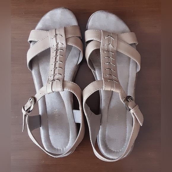 Naturalizer | Shoes | Naturalizer Tan Sandals With Heel | Poshmark